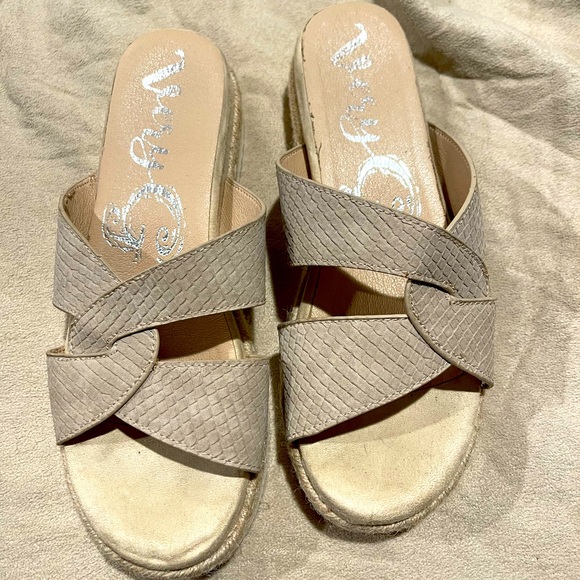 Very G | Shoes | Very G Sandals Womens Size 9 Cream Color | Poshmark